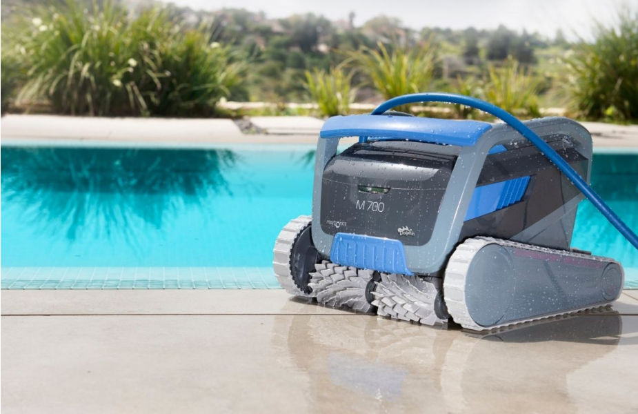 Dolphin M700 Pool Robot – Aqua Comfort